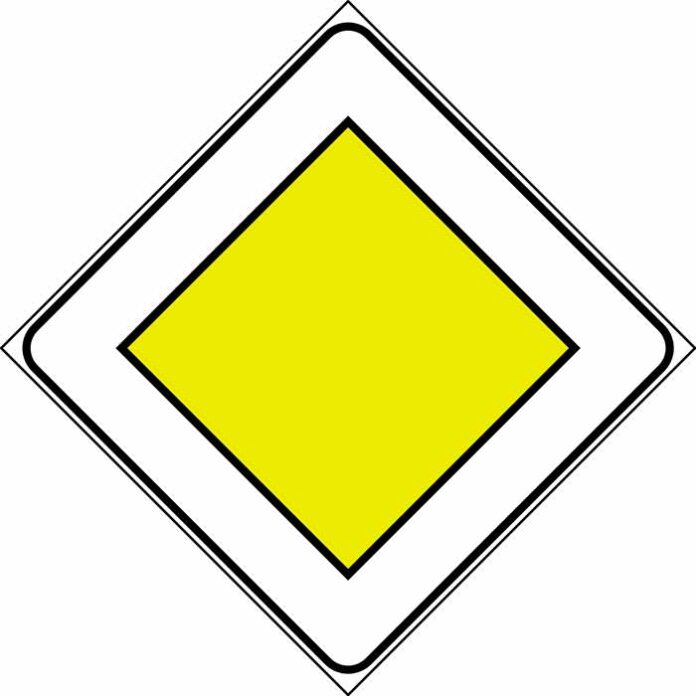 Precedenza incrocio: chi va per primo? - Portale Patente